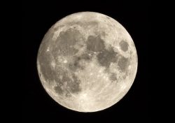 How to Take Pictures of The Moon | 18 Examples & Photography Tips