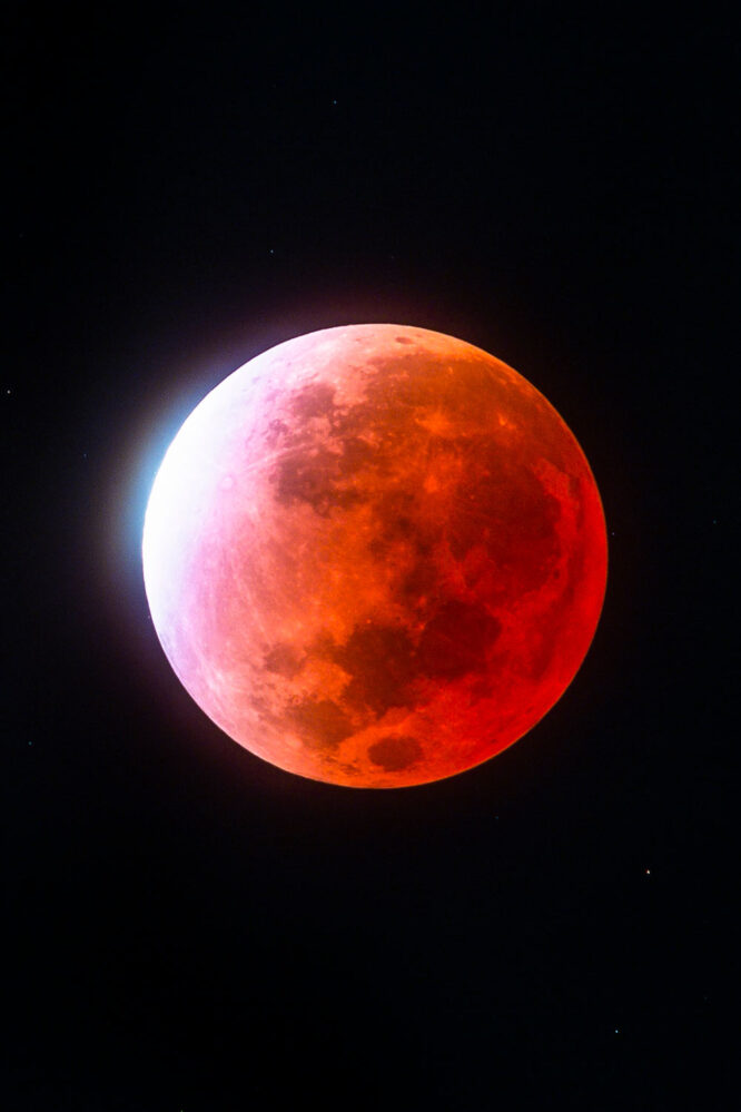 How To Photograph the Total Lunar Eclipse | Tips, Settings, Examples