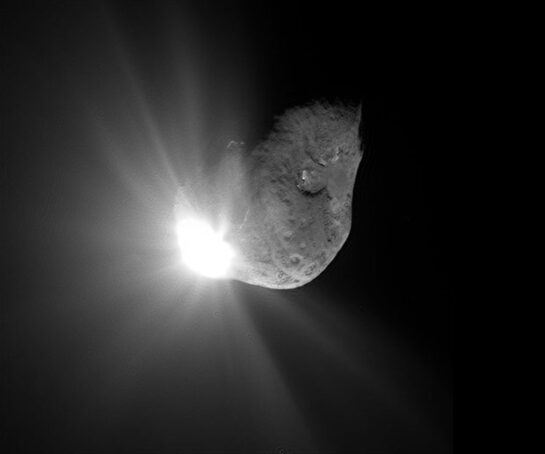 What Is A Comet? | Pictures, Famous Comets, & Astrophotography