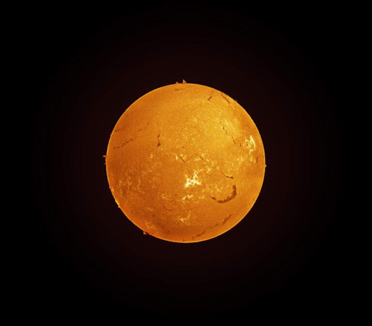 Sky-Watcher Heliostar 76 Hα Solar Telescope | In-Depth Review