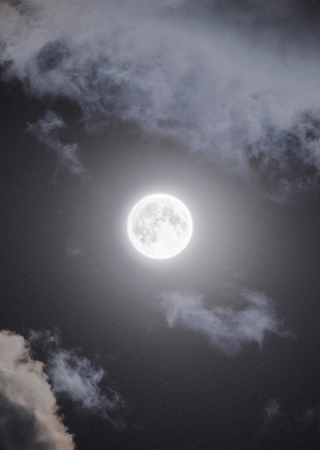 Moon Photography | Inspiration, Camera Settings, and Techniques